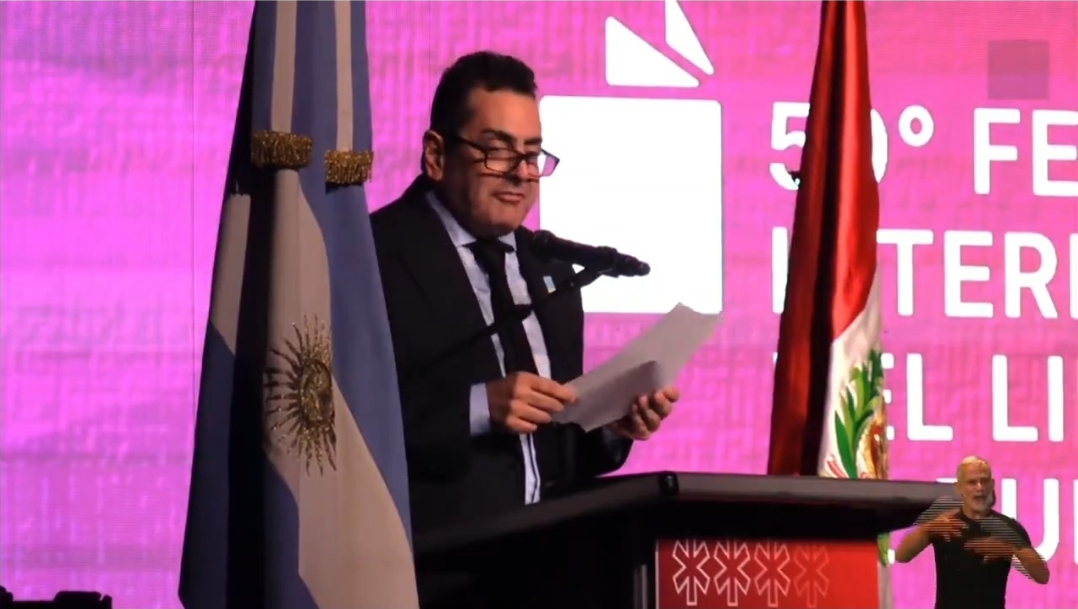 El Secretario de Cultura de la Nación fue silbado en la Feria del Libro ...